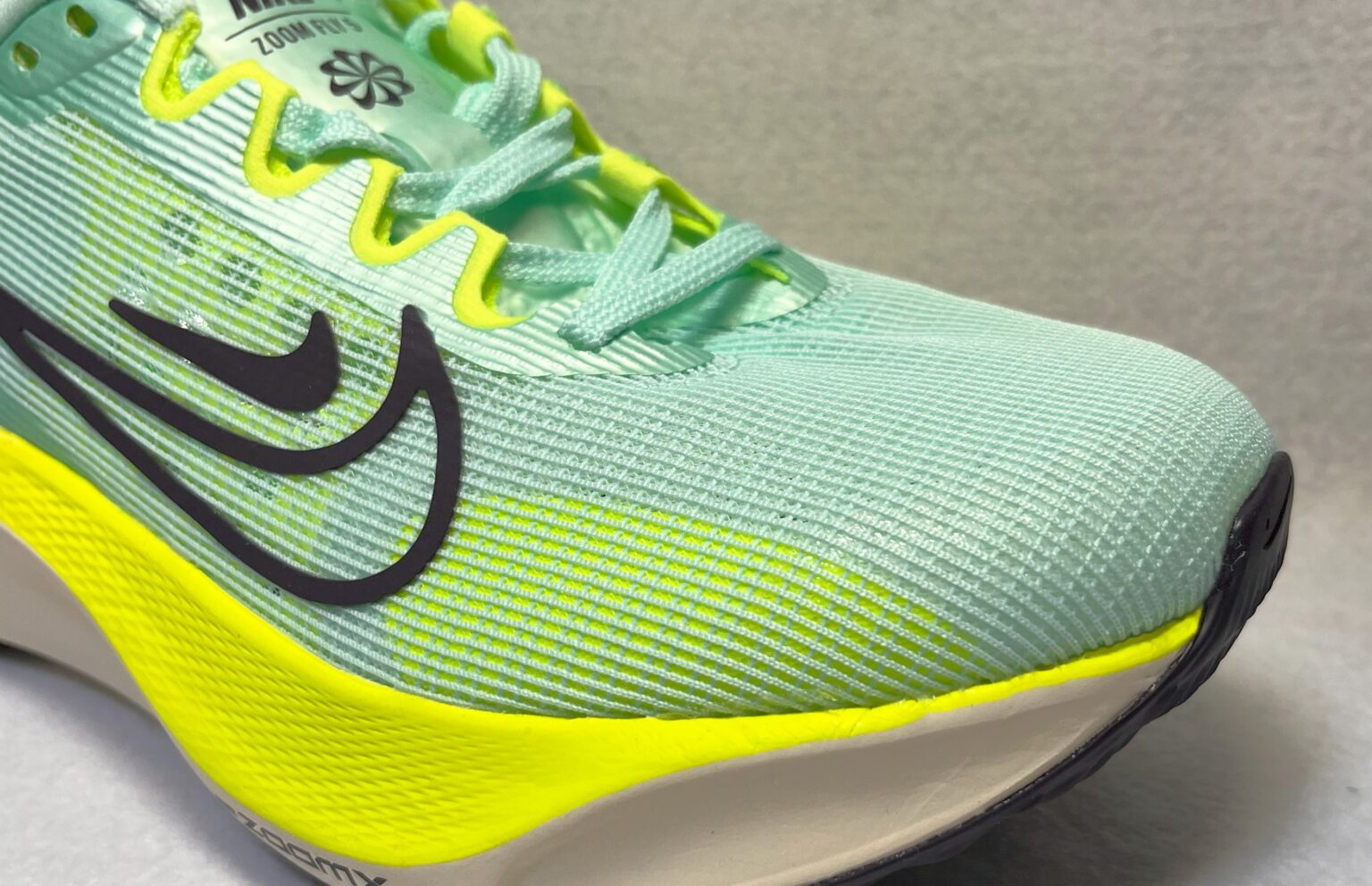 自費レビュー｜ナイキ ズームフライ5 NIKE ZOOMFLY5 Review | 旅ラン夫婦 地球を旅する