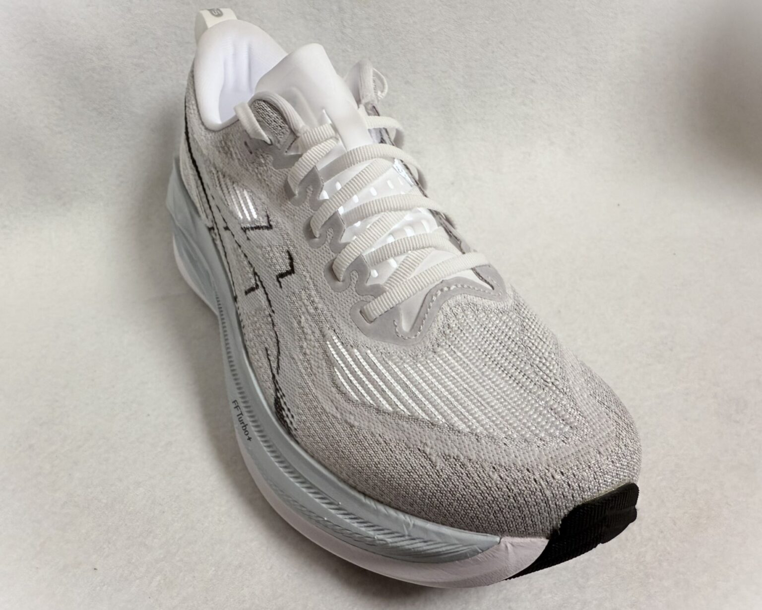 自費レビュー｜アシックス スーパーブラスト2 走行感・サイズ感・重さは？ ASICS SUPERBLAST 2 | 旅ラン夫婦 地球を旅する